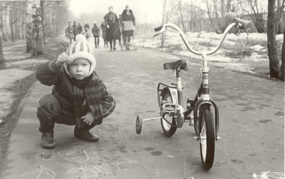 About & Bio – Dmitry Paranyushkin